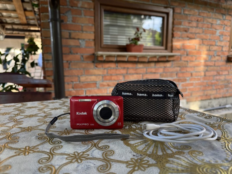 Kodak Pixpro CZ52 16MP 5x Zoom + Torbica