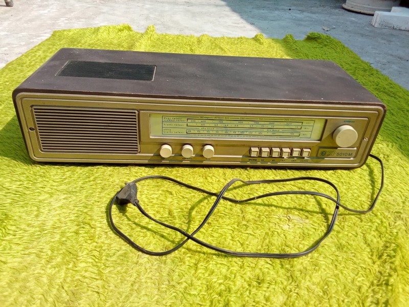 Stari radio Ei RP 5010 M