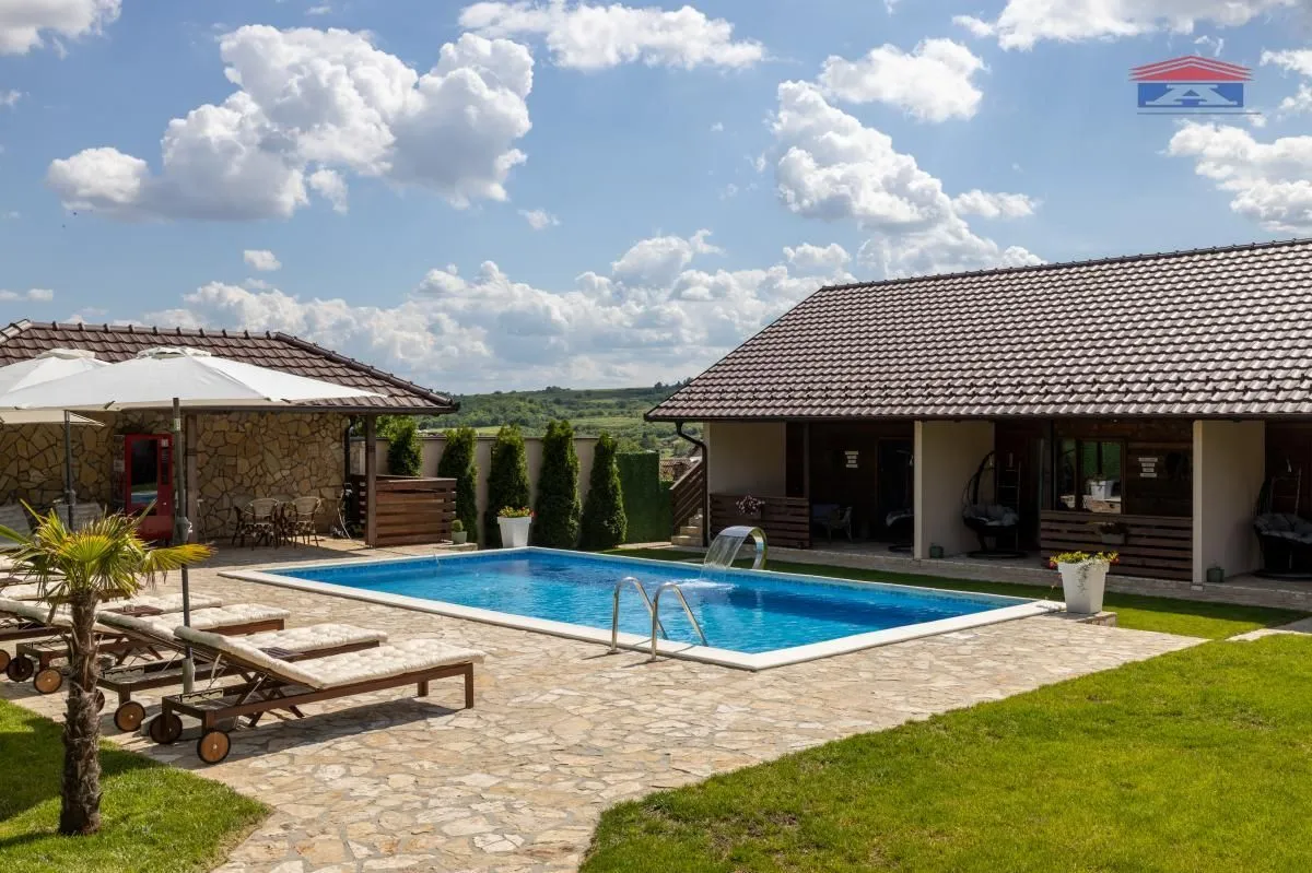 Prodaja, kuća, 230m², Banja Vrdnik, Irig