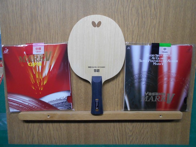 Kvalitetan reket za stoni tenis (z 4)