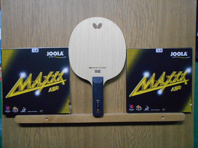 Kvalitetan reket za stoni tenis (z 3)