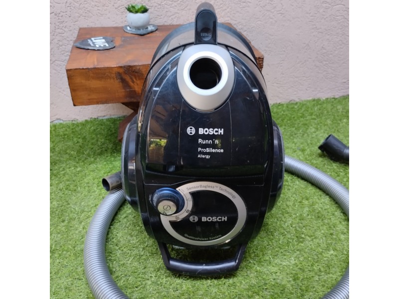 Bosch usisivac sa posudom