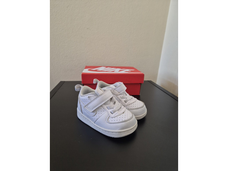 Patike NIKE broj 19.5