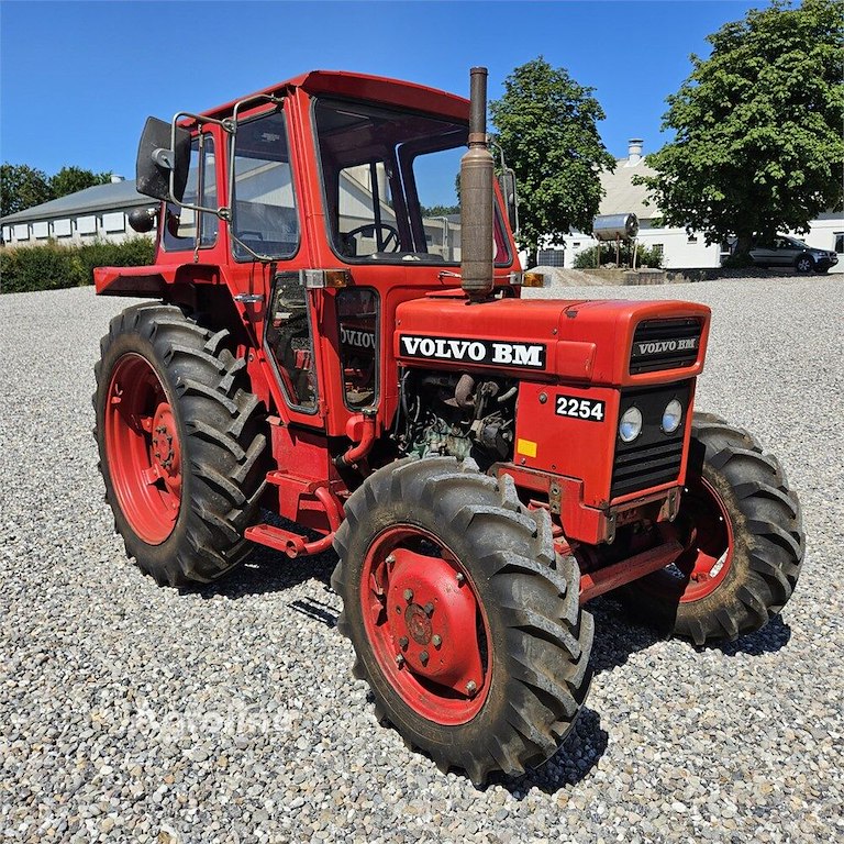 Prodaje se Volvo 2254 traktor točkaš na aukciji