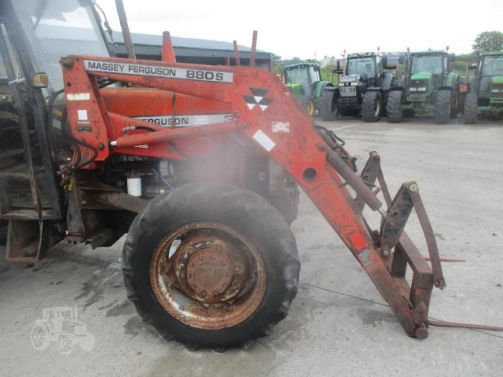 Massey Ferguson prednji traktorski utovarivač