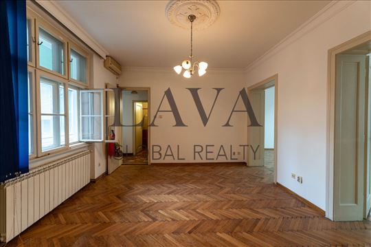 Salonski stan od 104m2 u strogom centru Beograda -