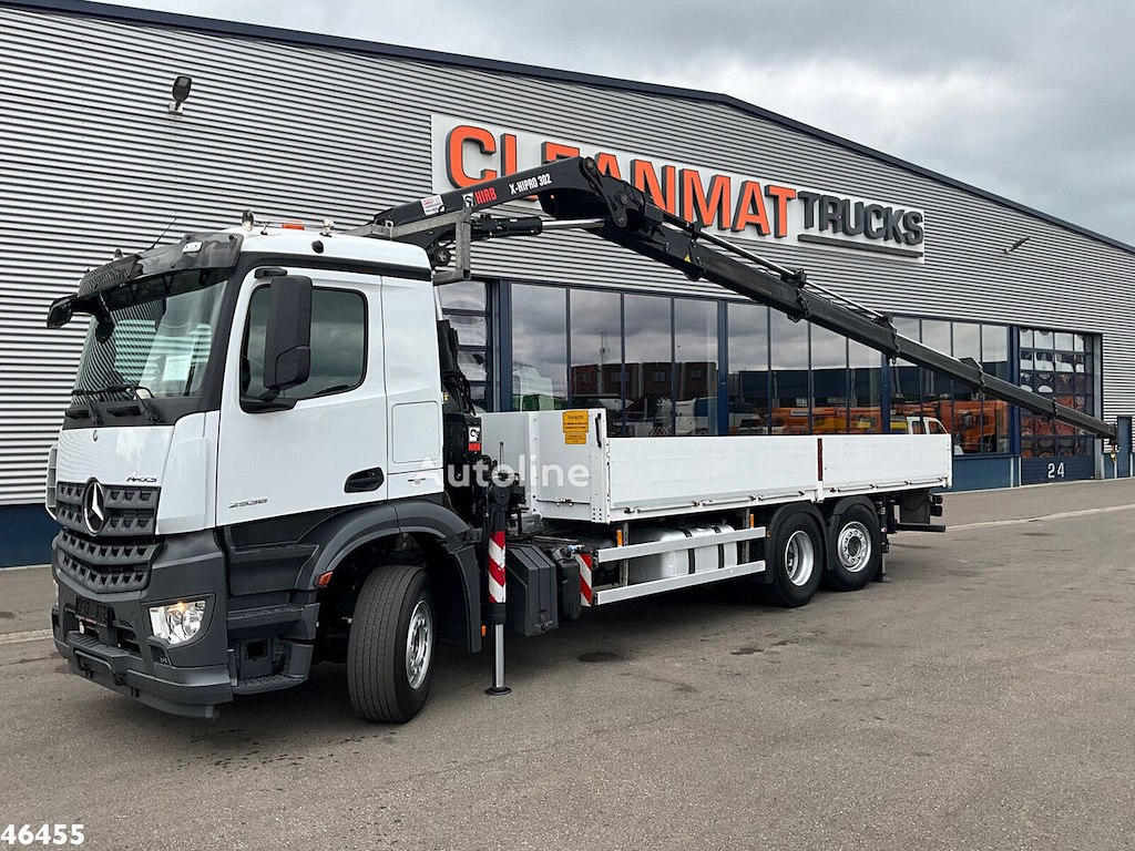 Mercedes-Benz Arocs 2536 Euro 6 Hiab 30 Tonmeter laadkraan kamion s ravnom platformom