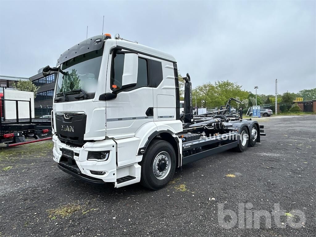 Prodaje se MAN TGS 26.520 6x4H BL CH rol kiper sa kukom na aukciji