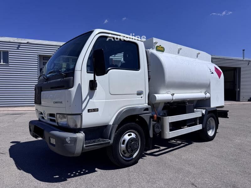 Nissan 45.13 autocisterna za gorivo