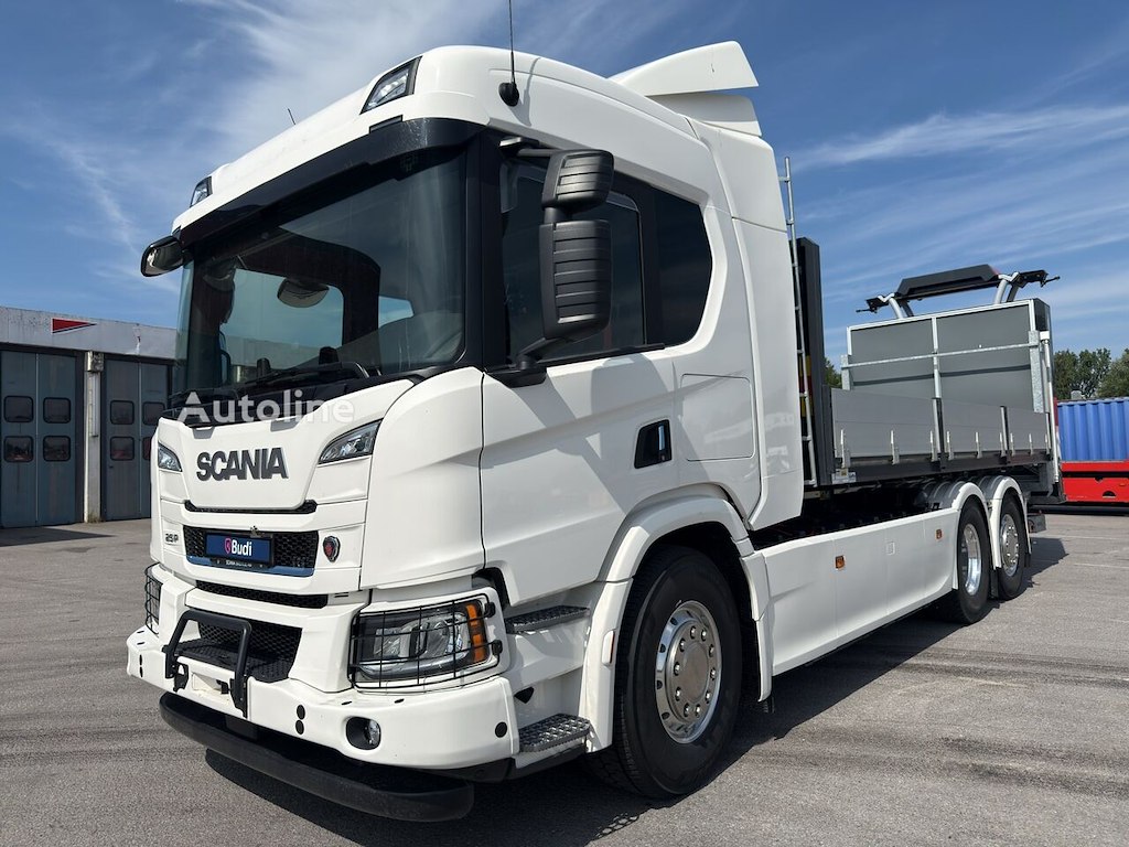 Prodaje se Scania 25P NB kamion sa kukom za podizanje tereta na aukciji