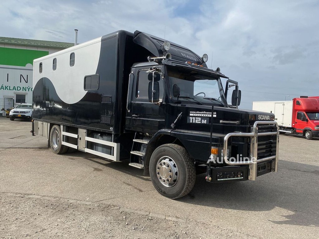 Scania 112M kamion za prevoz konja