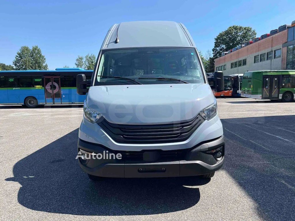 IVECO Daily prigradski autobus