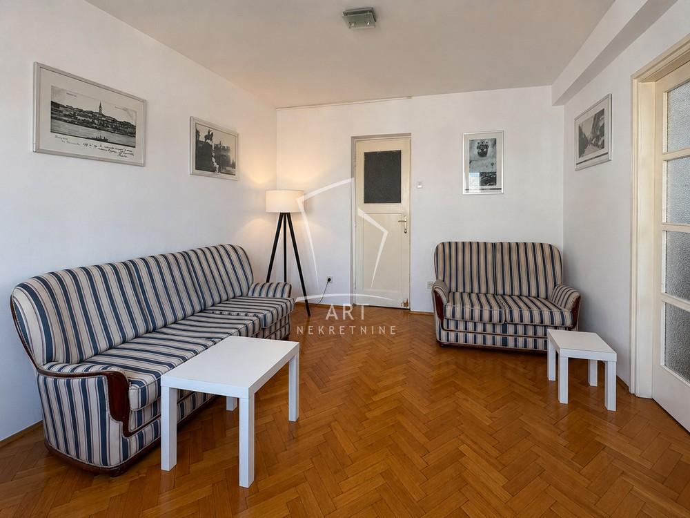 Gospodar Jovanova, Trosoban stan za izdavanje, 74m2, 950€