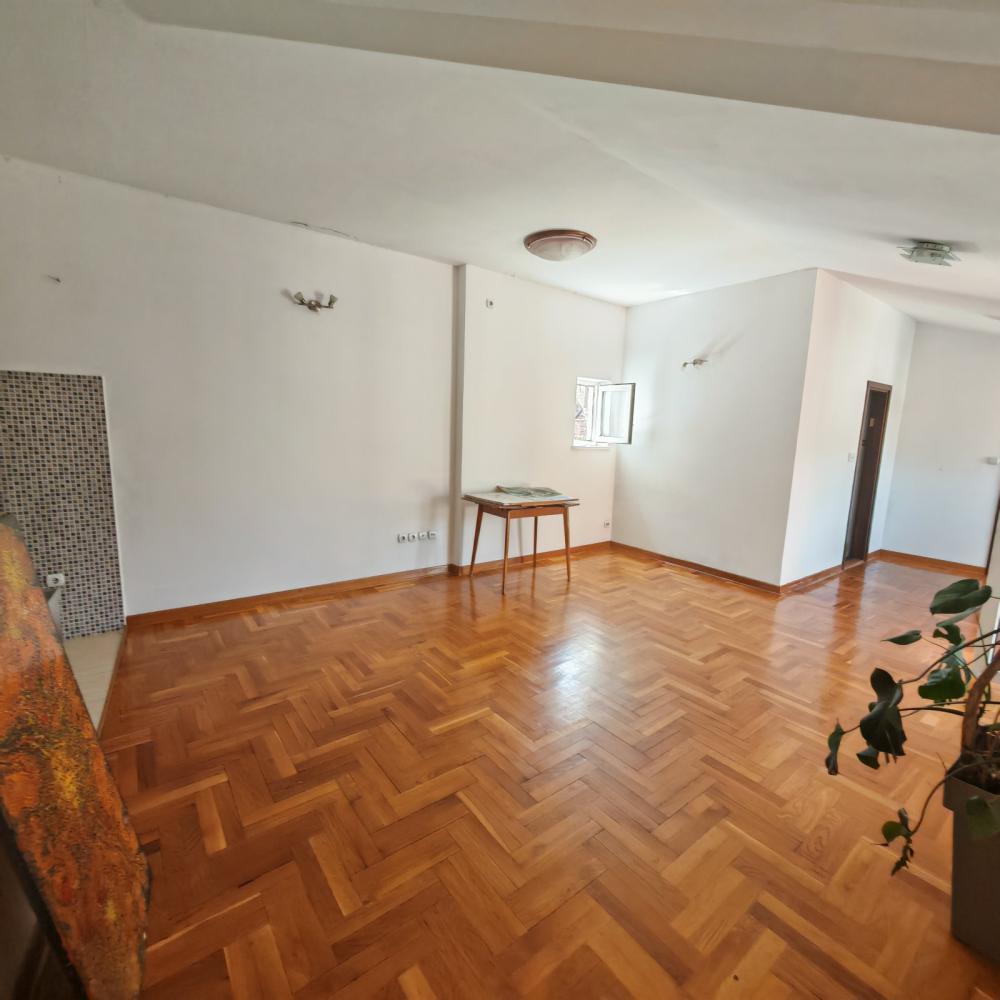 Veliki Trg 3, Dvosoban stan za izdavanje, 75m2, 600€