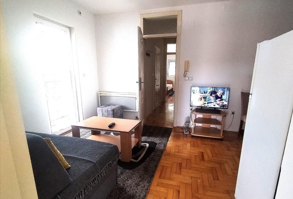 Trstenjakova, Dvoiposoban stan za izdavanje, 50m2, 390€