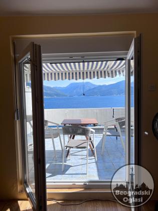 Kompletno renoviran apartman sa pogledom na Boku – Krašići (52m²)
