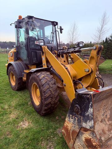 Viljuška za palete sa preklopnom kašikom
Caterpillar 908