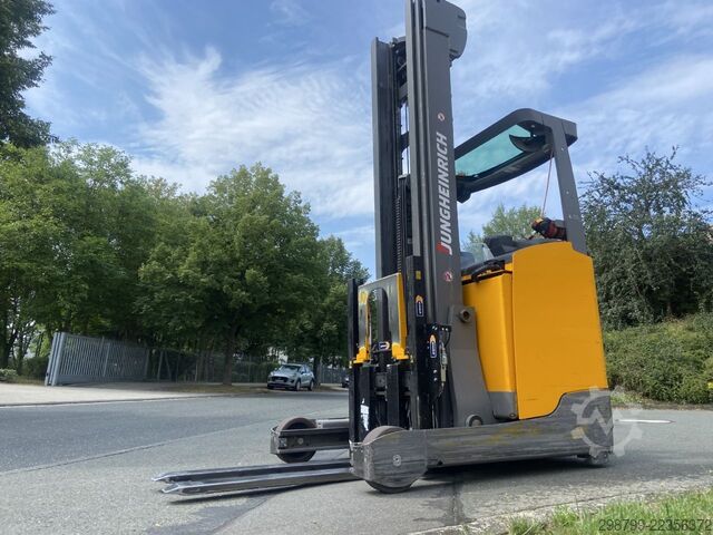 Reach truck
Jungheinrich ETV 216