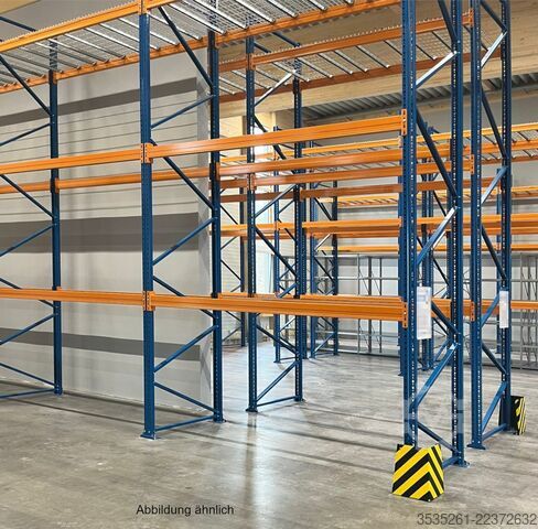 Paletni regali
10x13,7 m lang, 5 m hoch, 10 Schutzecken 50 Rahmen, 240 Traversen (3300) 3,25 t