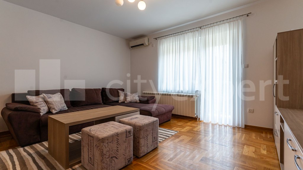 Stan u kući za izdavanje BEZ PROVIZIJE: Trosoban, 65m², Novaka Novaka, Čukarica - 650€