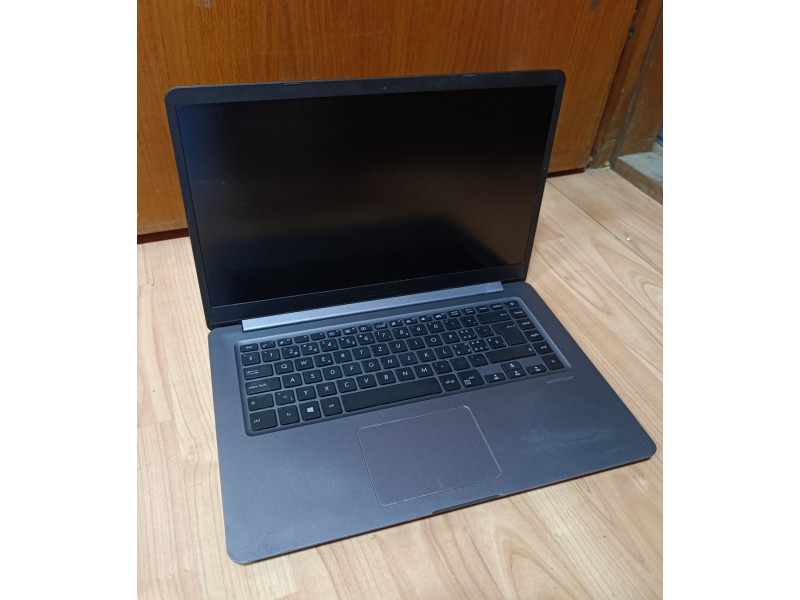 Laptop Asus R520UA