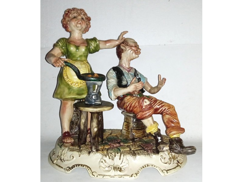 FIGURA - BISKVIT PORCELAN CAPO di MONTE, 34x34x21cm