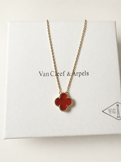 Van Cleef crvena ogrlica