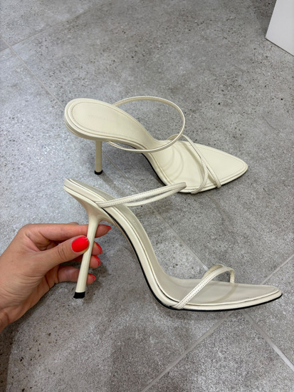Mango x Victoria Beckham kožne sandala štikle