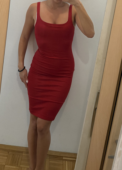 Crvena haljina
