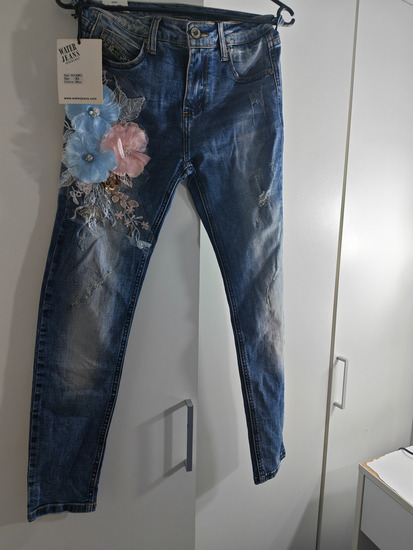 Nove farmerke xs