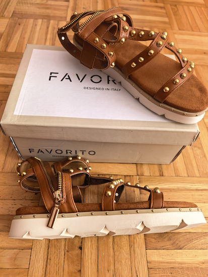 Nove sandale