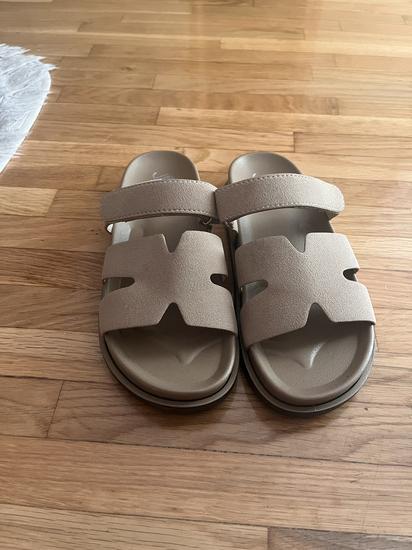 Nove krem papuce 38