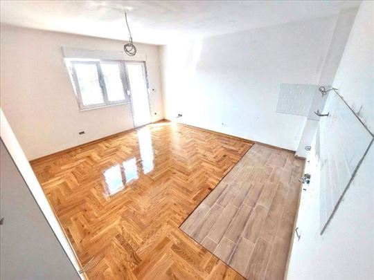 Kod Hotela Radmilovac, 46m2+11m2 T + parking mesto