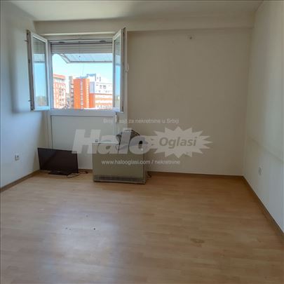 VLASNIK - Uknjižen, 21m2, 8. sprat, Ustanička