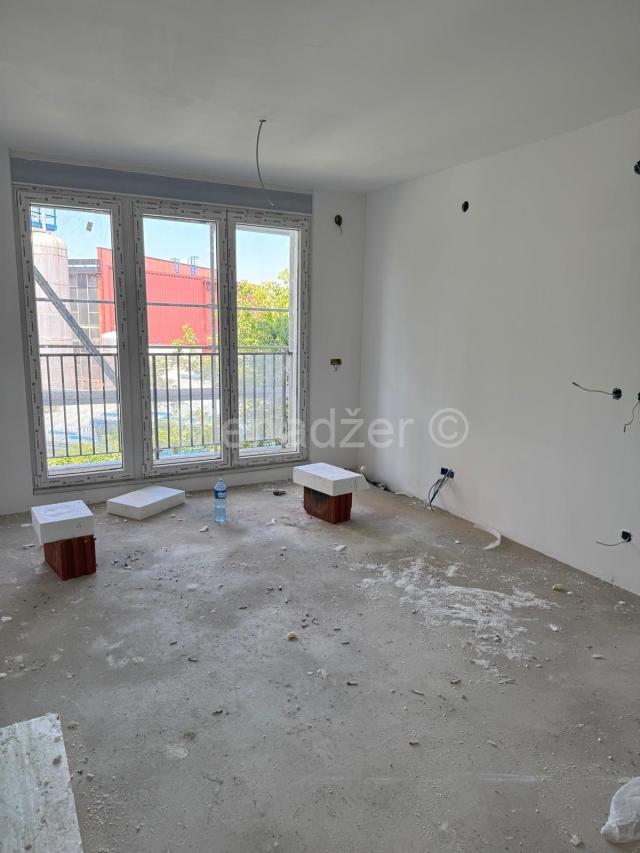 Trošarina, 44m2 na I/3, lift, CG, NOV