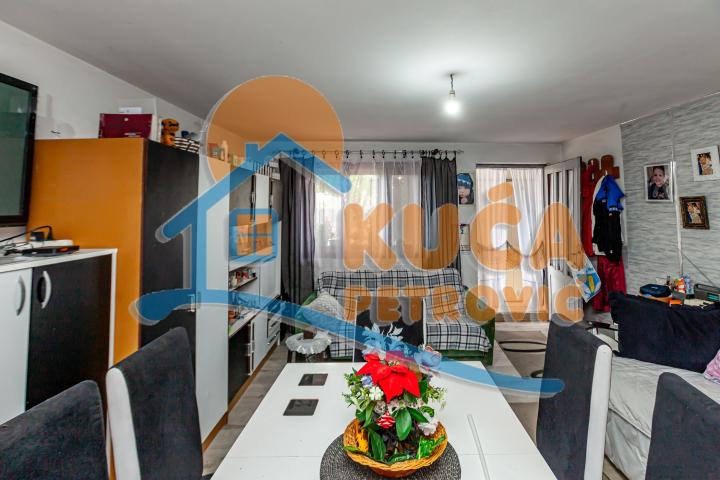Kuća  na  Mramorskom brdu, prizemlje  i  sprat, 104 m2, plac  406 m2