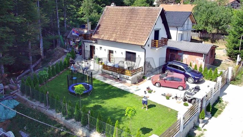Vikendica na Vlasinskom jezeru, 120 m2 na 315 m2 placa