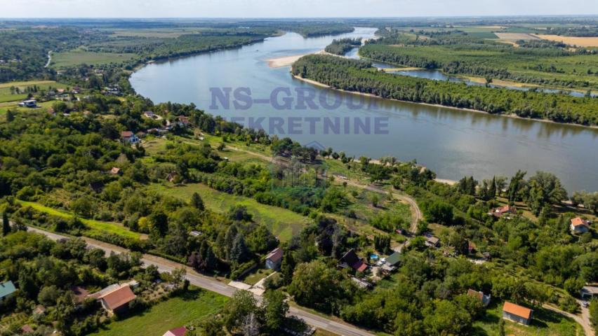 Odlican gradjevinski plac, pogled na Dunav!
