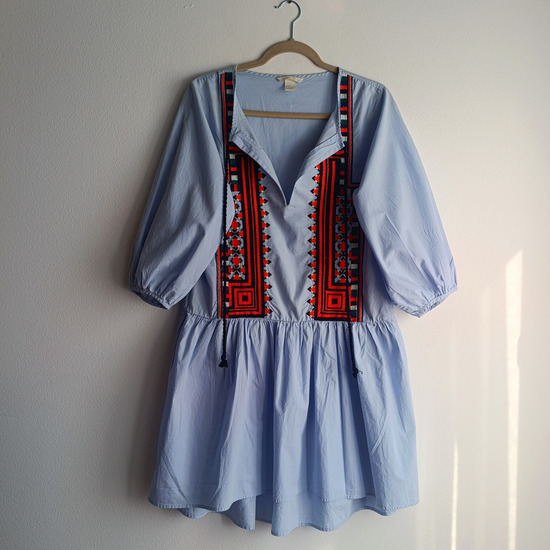 Plava vezena haljina H&M