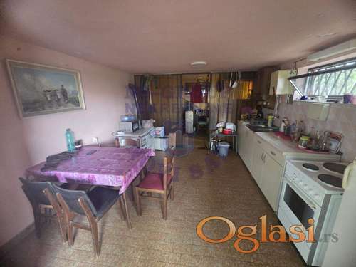 Spratna kuća u Irigu 249m2