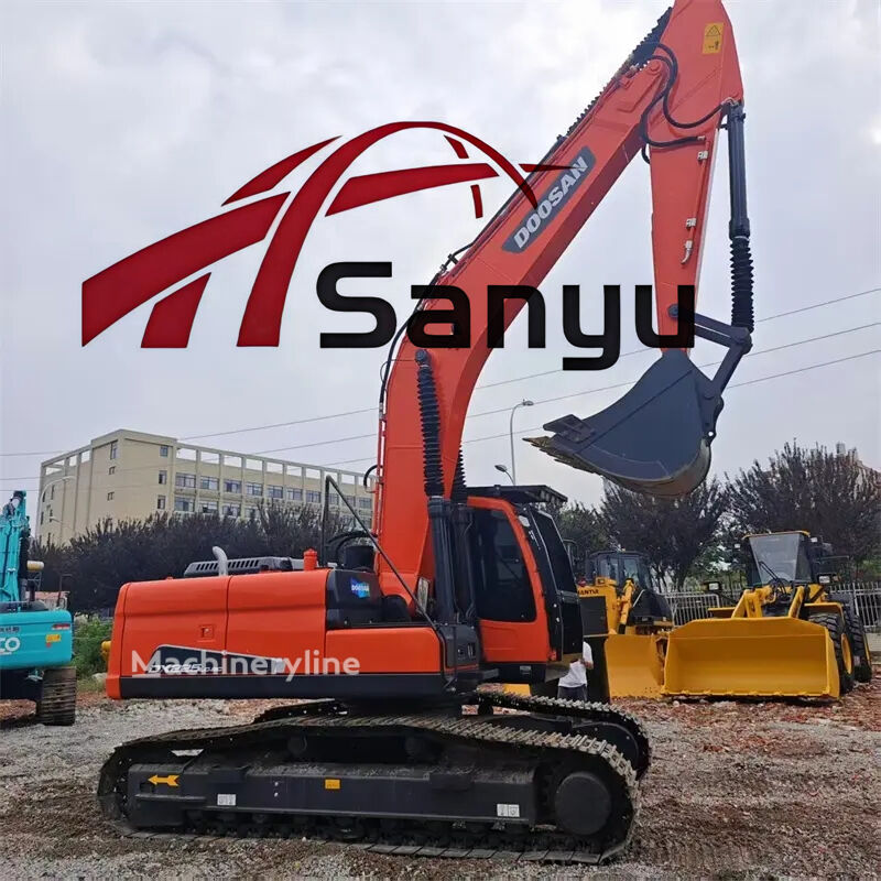 Doosan DX225 bager guseničar