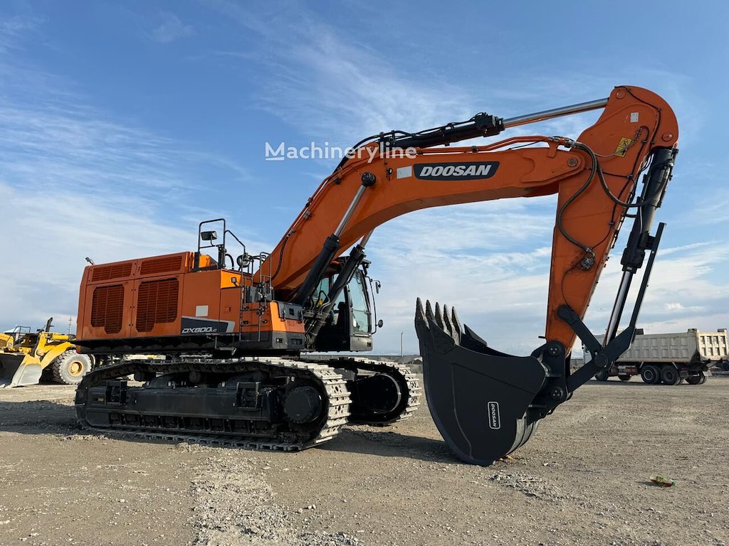 Novi Doosan DX800LC-5B bager guseničar