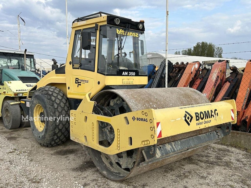 BOMAG BW 213 PDH-4 Gumi-Vas vibrációs úthenger kompaktor s jednim valjkom
