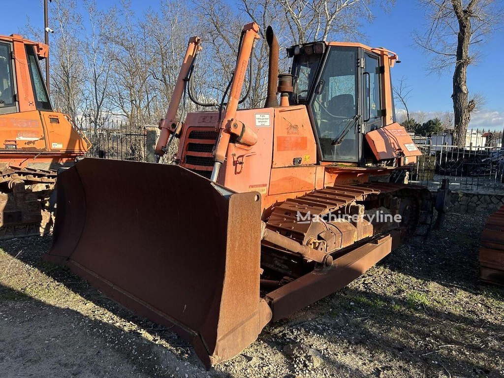 Hitachi D 180 buldožer