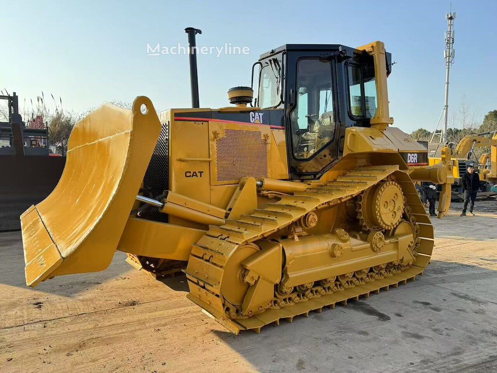 Caterpillar D6R buldožer