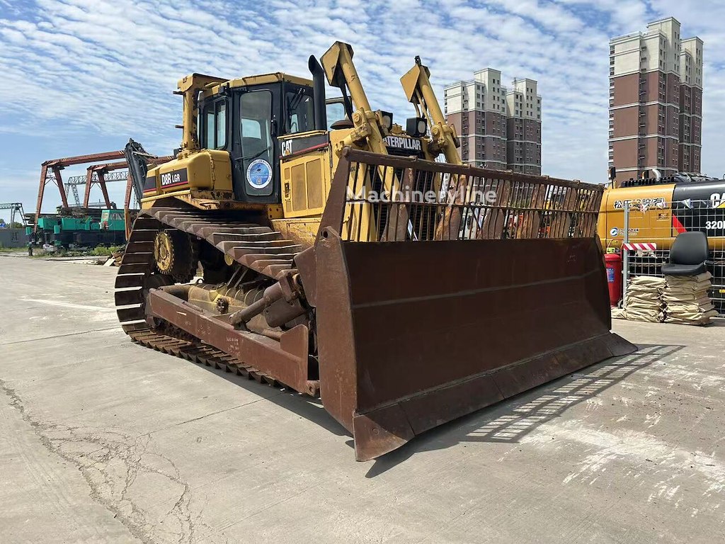 Caterpillar D8R buldožer