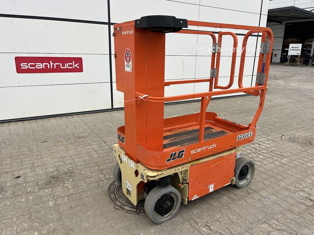 JLG 1230ES jarbolna penjajuća platforma