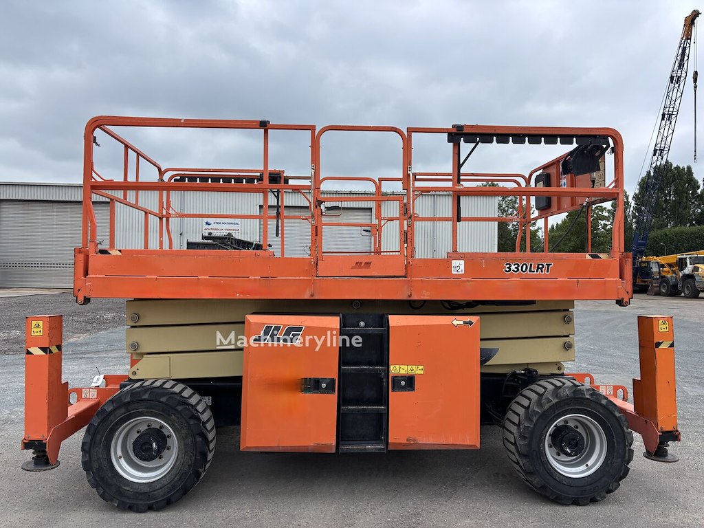 JLG 330 LRT makazasta platforma