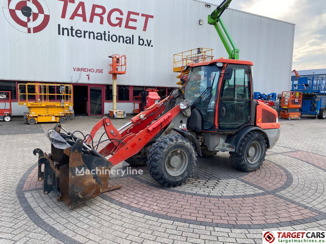 JCB 406 multifunkcionalni utovarivač