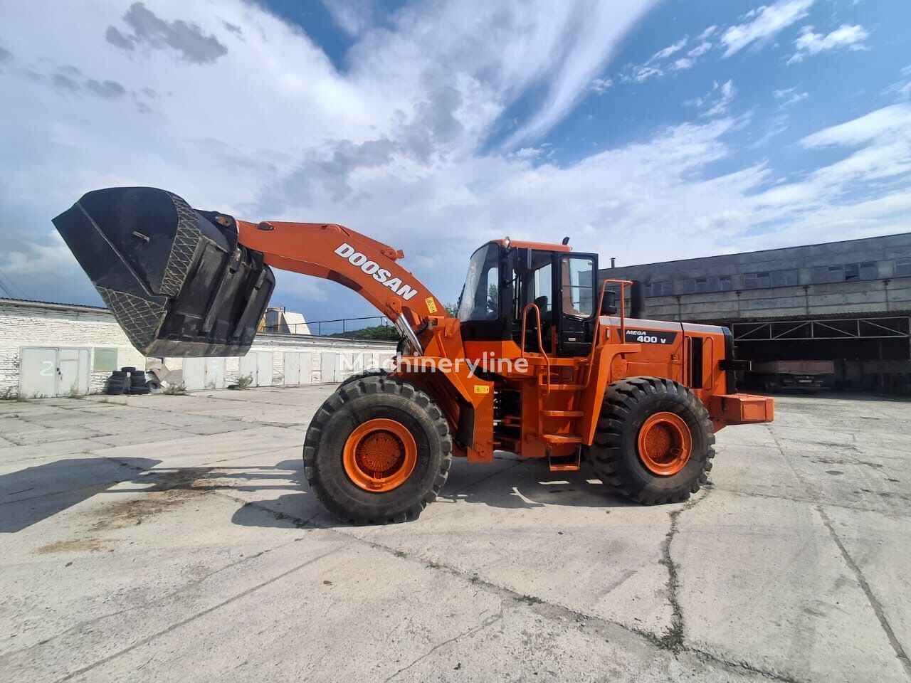 Doosan MEGA 400v prednji utovarivač